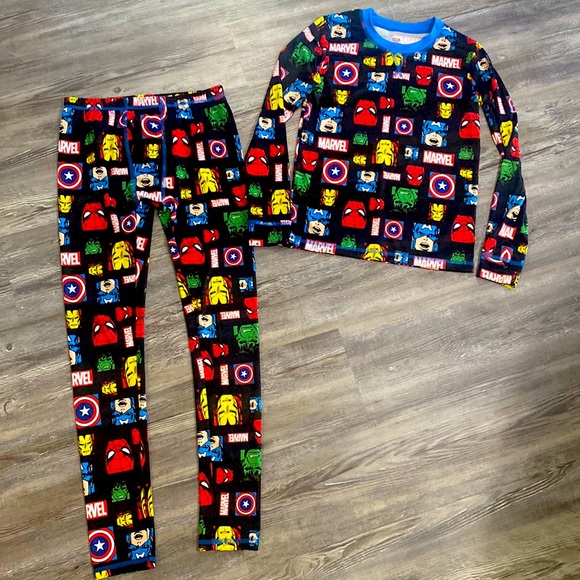 Marvel | Pajamas | Nwot Marvel Climatesmart Pajama Set | Poshmark